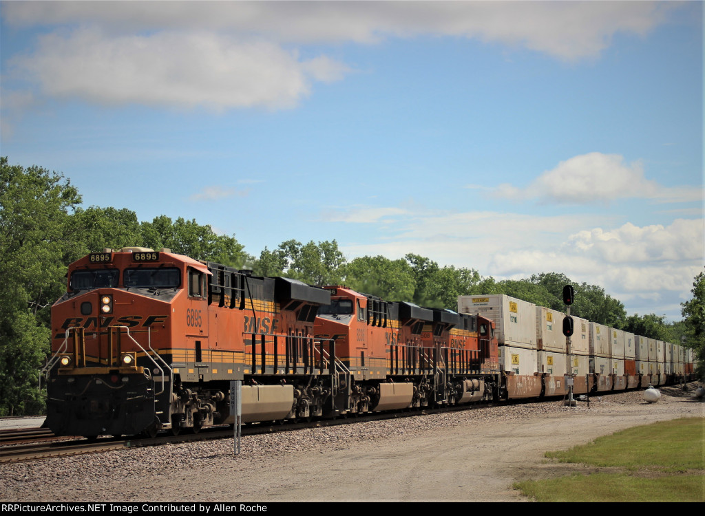BNSF 6895